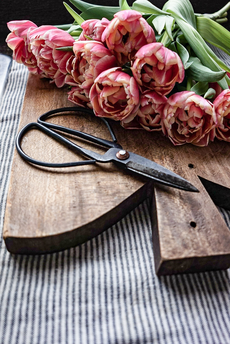 How to Arrange Tulips: Tips For The Most Beautiful Arrangments