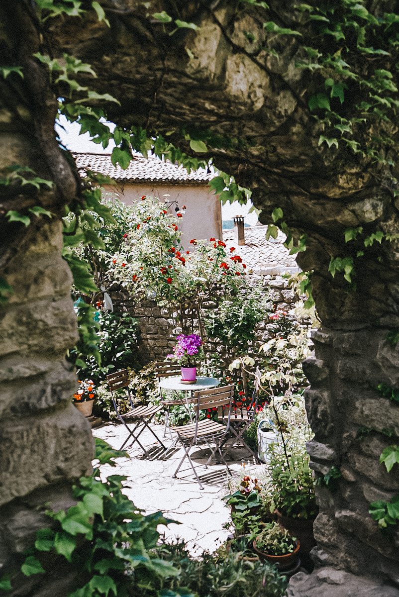 How To Create A Magical Garden | B Vintage Style